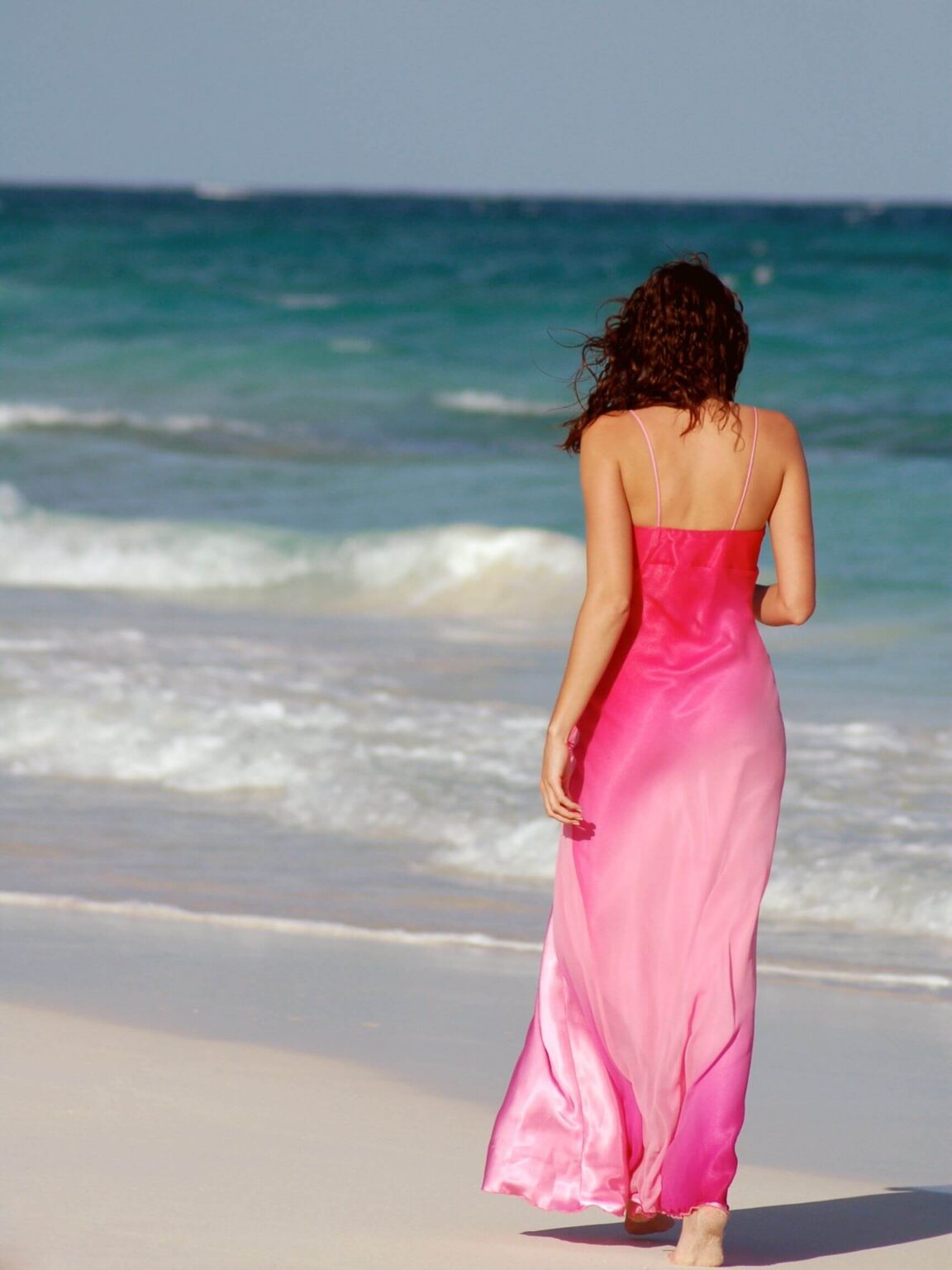 ️ Sigue los 7 consejos para tu outfit para boda en la playa